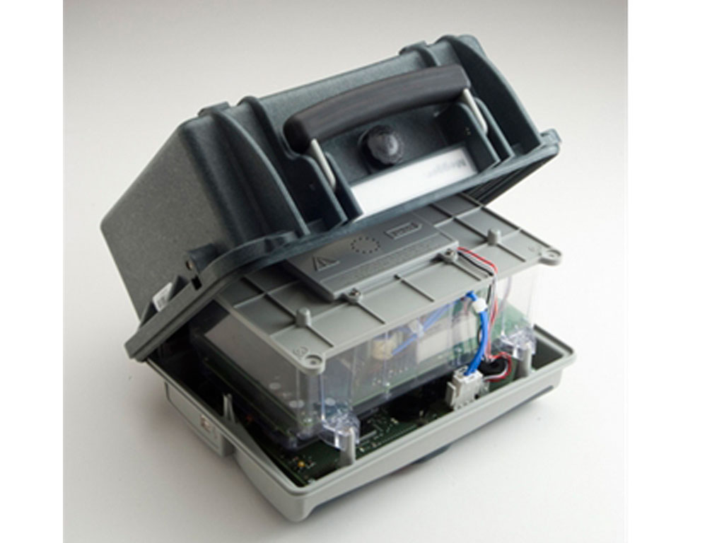 Megger MIT525-KIT MIT525 with a VF2 Voltage Detector, Extra long 16.5 ...